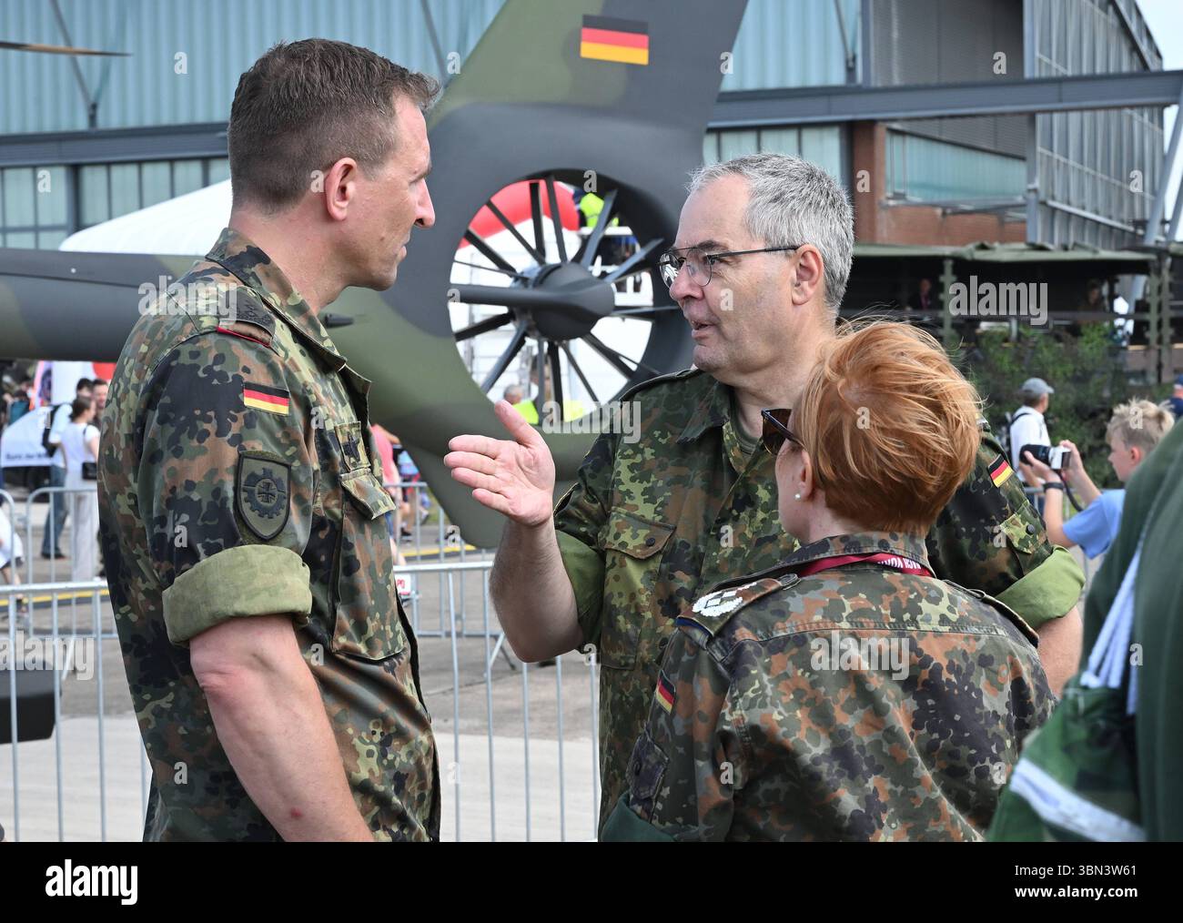 27.06.2025, xjrdrx, Politik Bundeswehr, Tag der Bundeswehr 2025 v.l. Alfons Mais Generalleutnant ...
