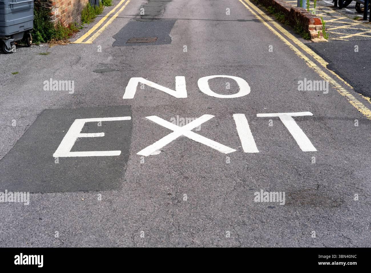 Painted sign on street hi-res stock photography and images - Alamy