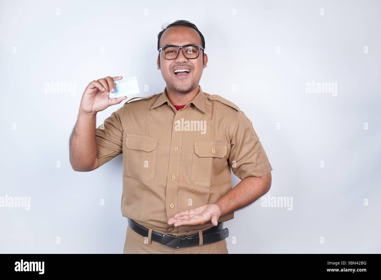 Indian showing id card hi-res stock photography and images - Alamy
