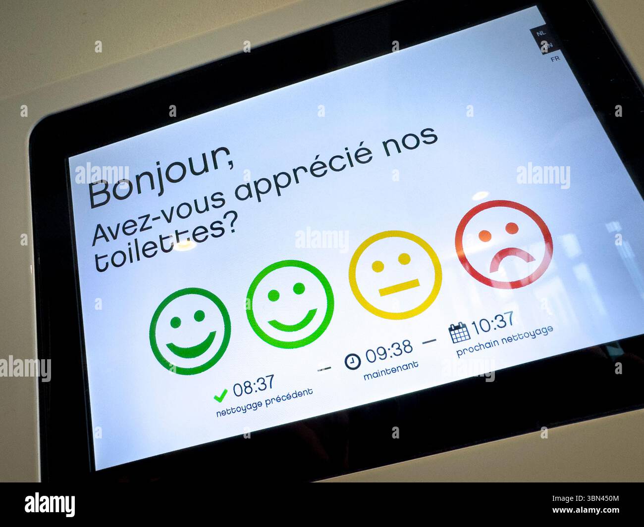 Smiley green screen hi-res stock photography and images - Alamy