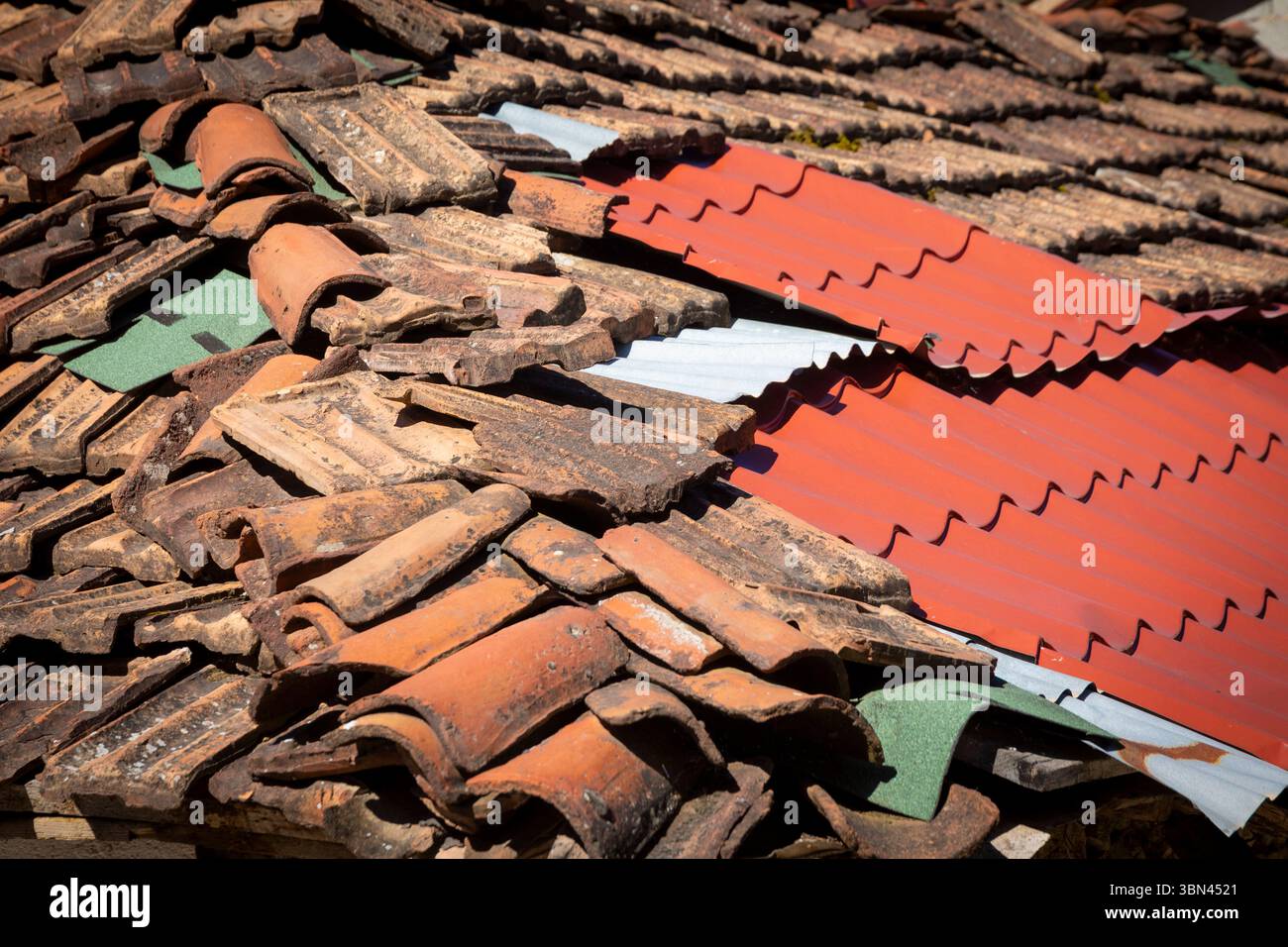 Roof in very poor condition Stock Photo - Alamy