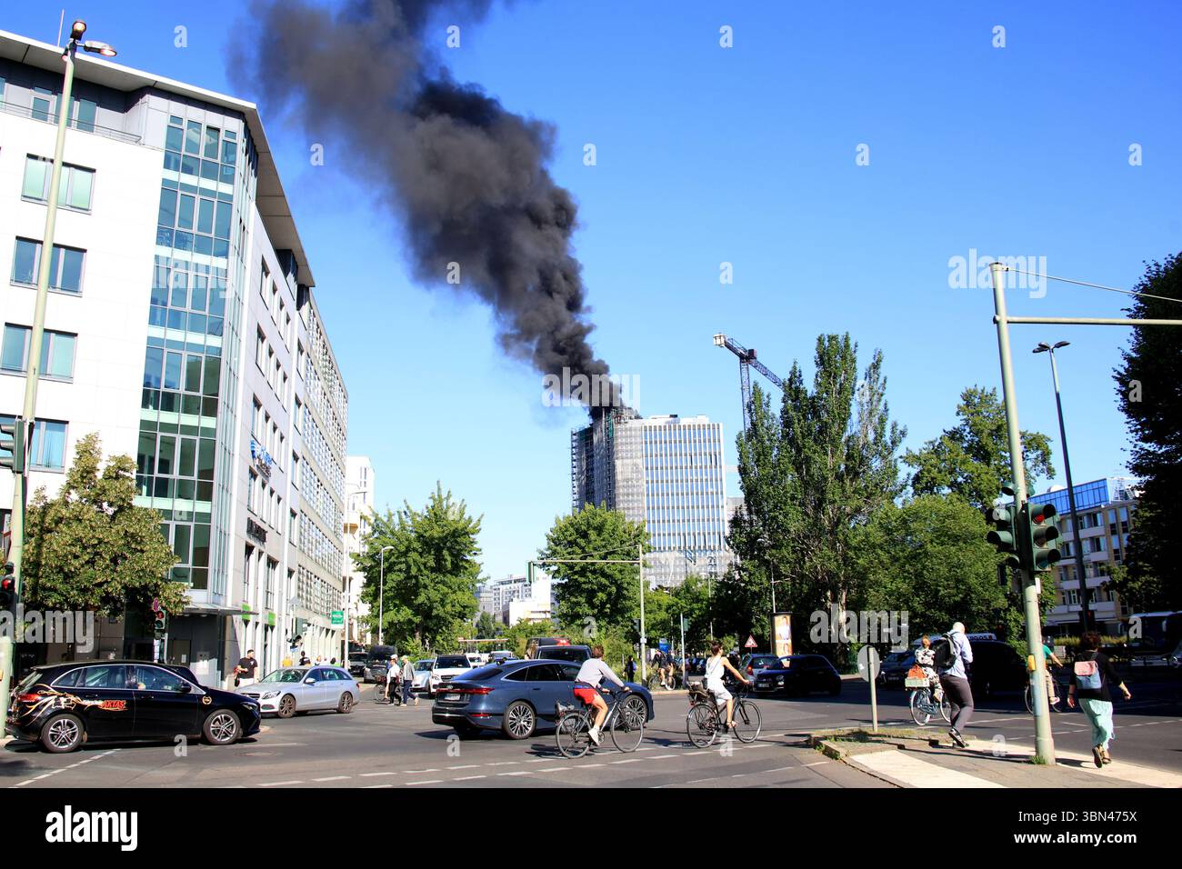 Berlin, Deutschland. 30th June, 2025. 30.06.2025, Kurfuerstenstrasse ...