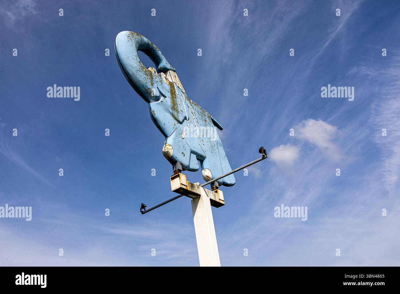 Blue Elephant sign, worth a wash Stock Photo - Alamy