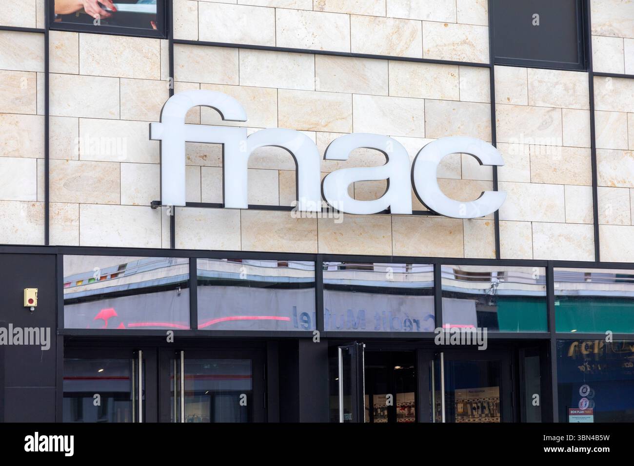 Fnac sign hi-res stock photography and images - Alamy