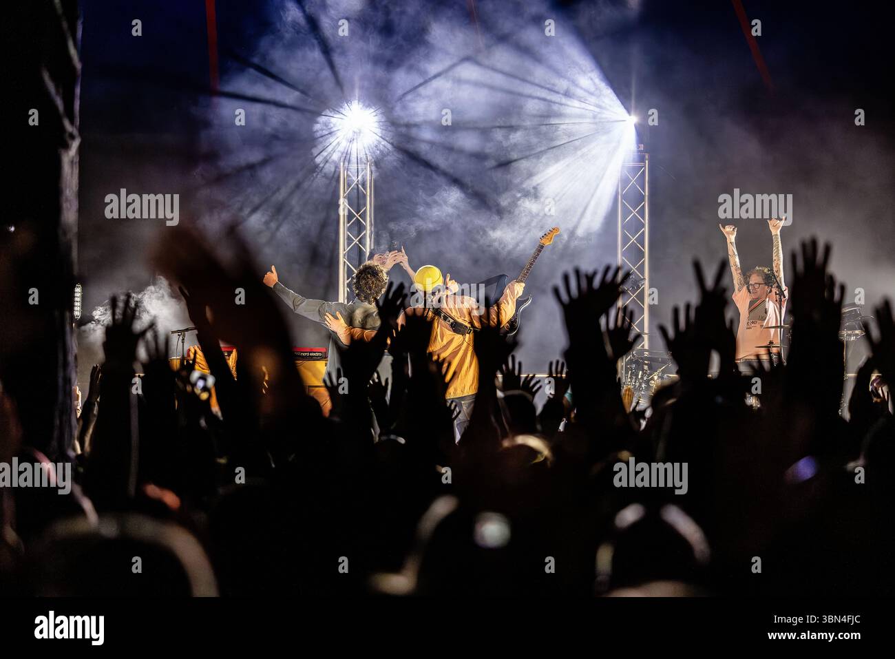 Tom Walker performing in Wrexham on 4th May 2025 Stock Photo - Alamy
