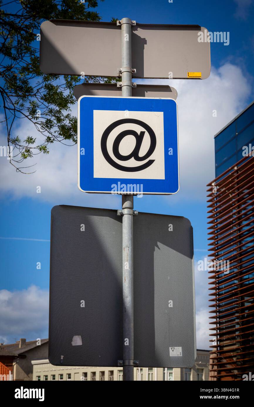 Home wifi sign hi-res stock photography and images - Alamy