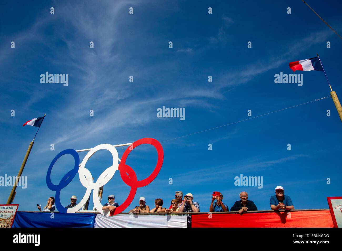 2024 summer olympics spectator hi-res stock photography and images - Alamy