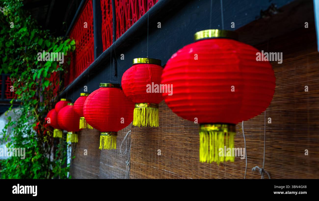 Paper chinese lanterns hanging hi-res stock photography and images - Alamy