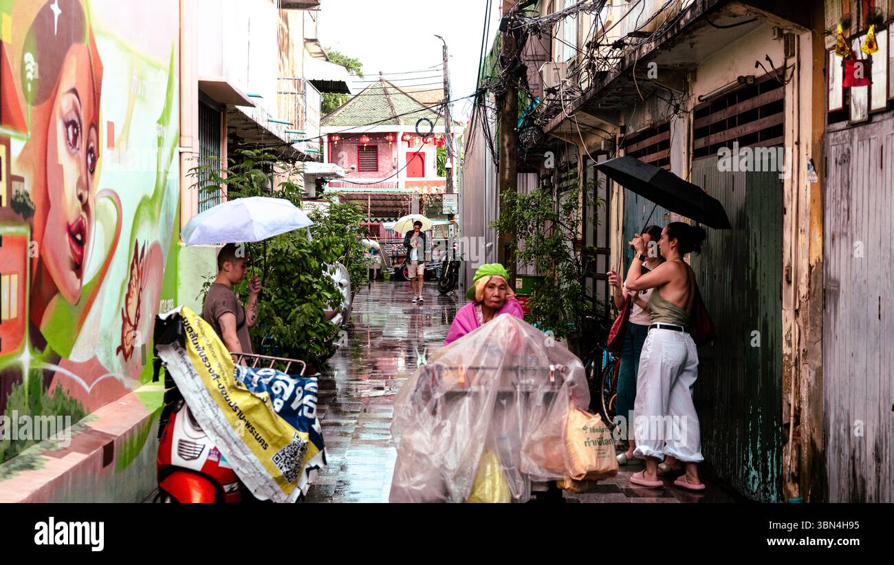 Real life in bangkok hi-res stock photography and images - Alamy