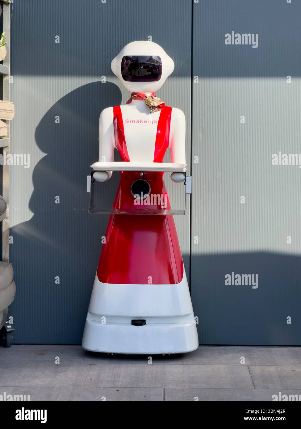 Human form robot hi-res stock photography and images - Alamy
