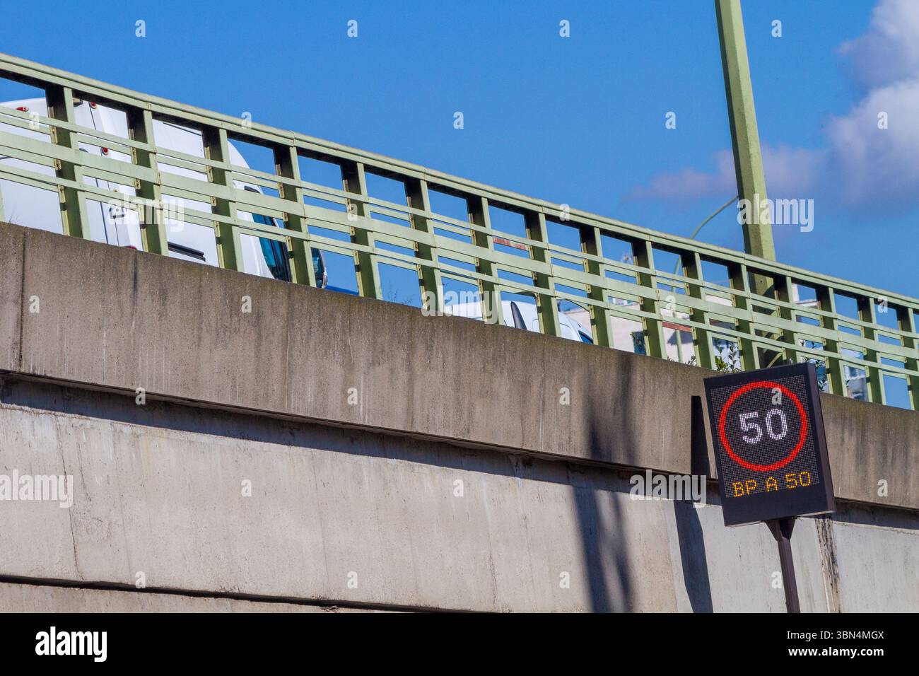 France, Paris, speed reduction on the ring road from 70 km/h to 50 km/h ...