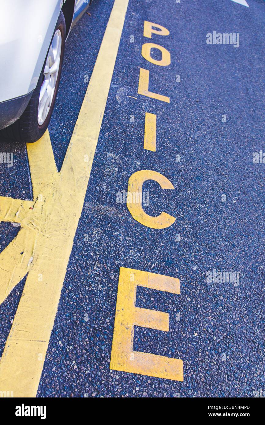 Parking lot road marking hi-res stock photography and images - Alamy