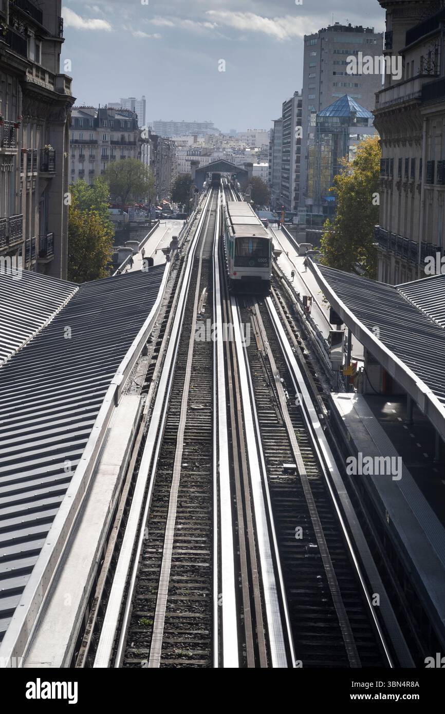 France. Paris. 16th arrondissement. The skytrain at Passy station Stock ...