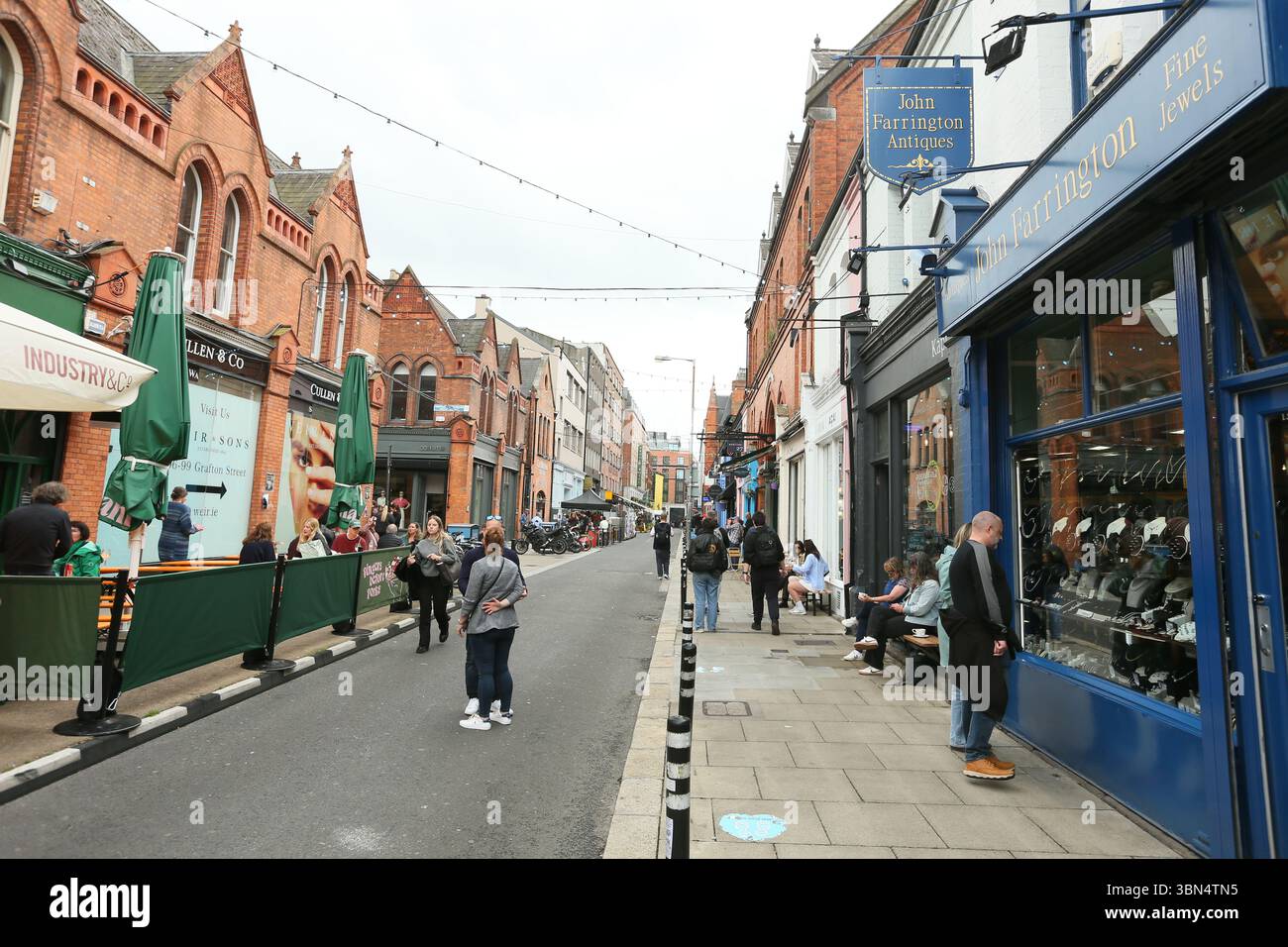 Dublin, Ireland - 28th May 2025 - People relaxing on Drury Street in ...