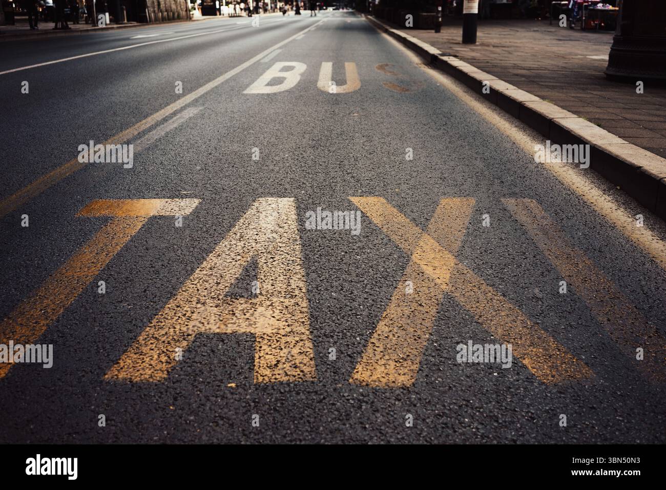 Line of taxi signs hi-res stock photography and images - Alamy