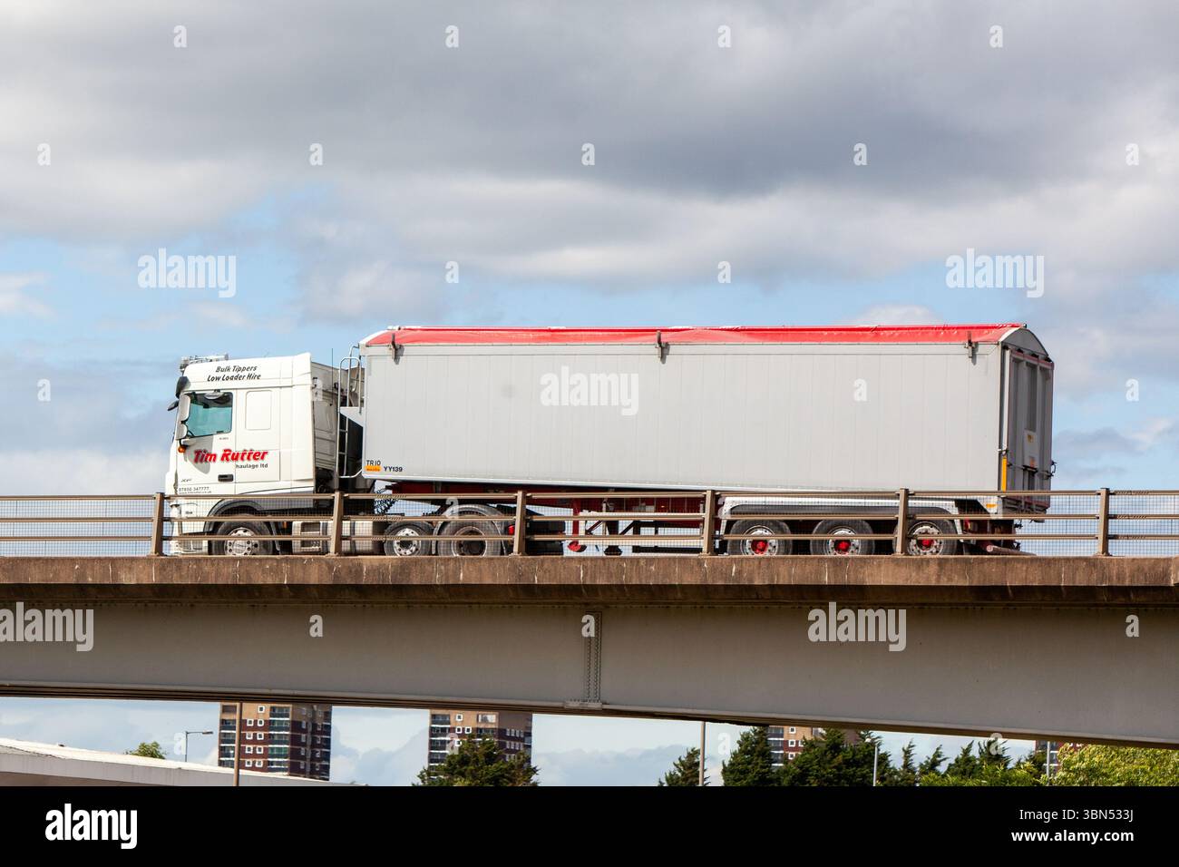 Bulk tipper hire hi-res stock photography and images - Alamy