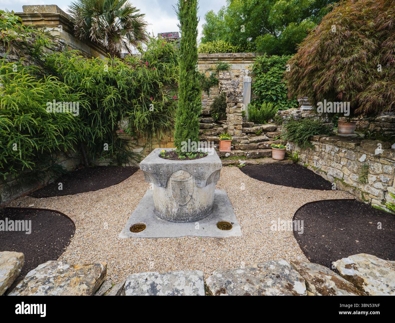 Stonework and Roman sculpture from the Astor collection in the Italian ...