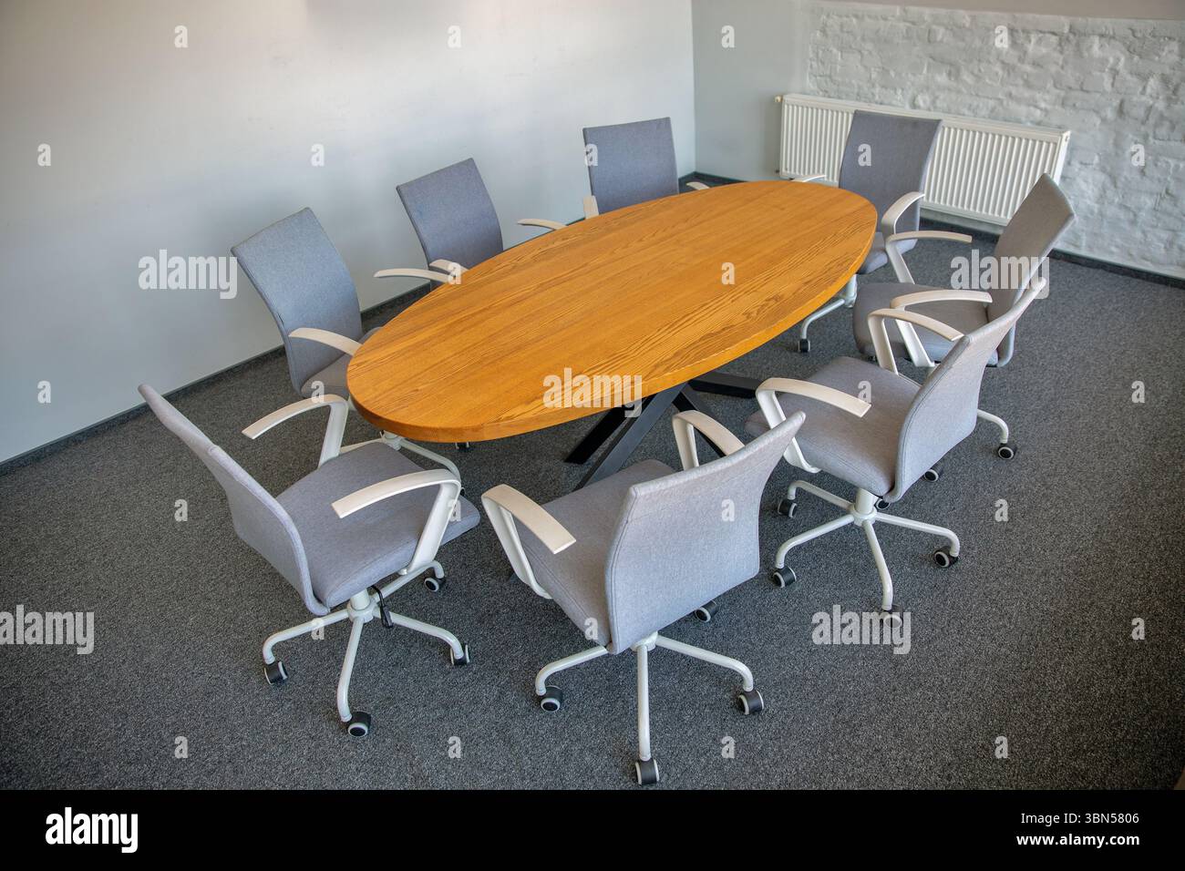 Modern empty meeting room with wooden table and office chairs Stock ...