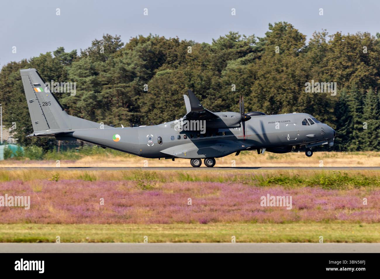 285 irish air corps hi-res stock photography and images - Alamy