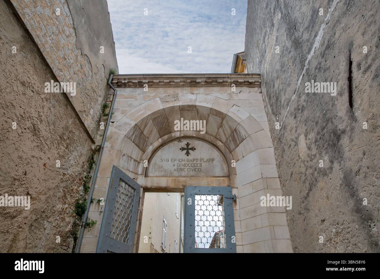 Entry in religious sanctuary hi-res stock photography and images - Alamy