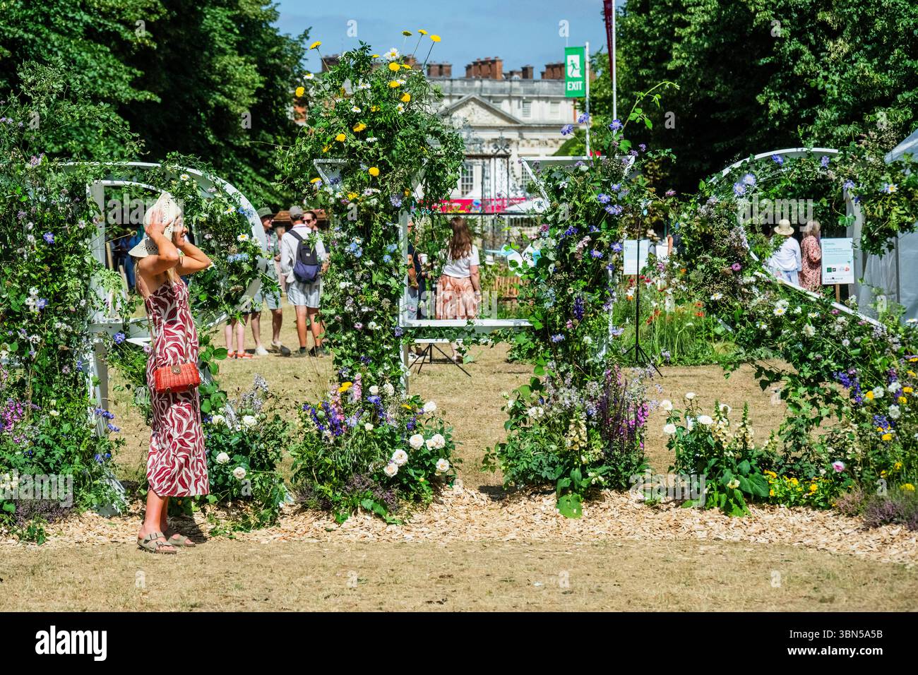 London, UK. 30th June, 2025. Hat touble at the RHS floral sign - Big ...
