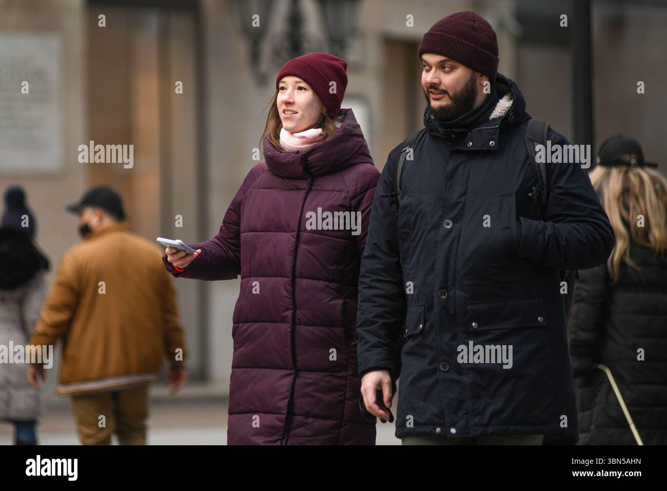 Couple people winter landscape hi-res stock photography and images - Alamy