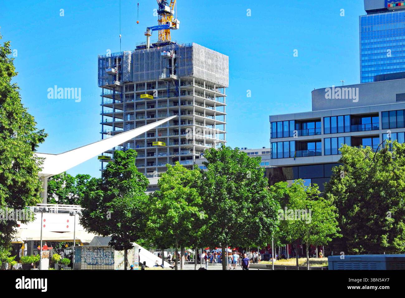 mynd tower berlin am Alex waechst rasant *** mynd tower berlin on alex ...