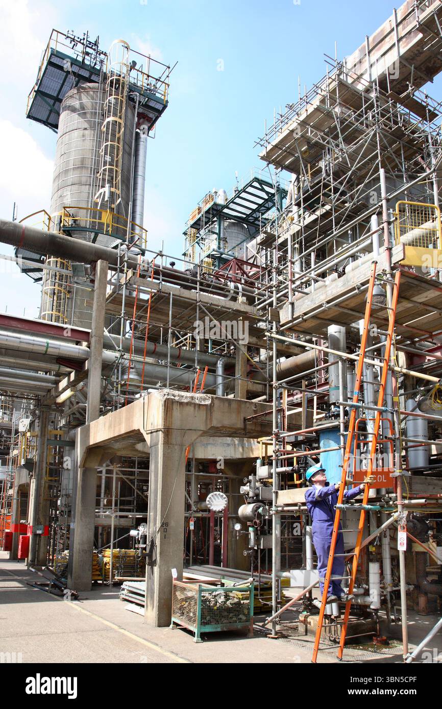 Lindsey Oil Refinery, Immingham, UK. Scaffolding surrounds pipework for ...