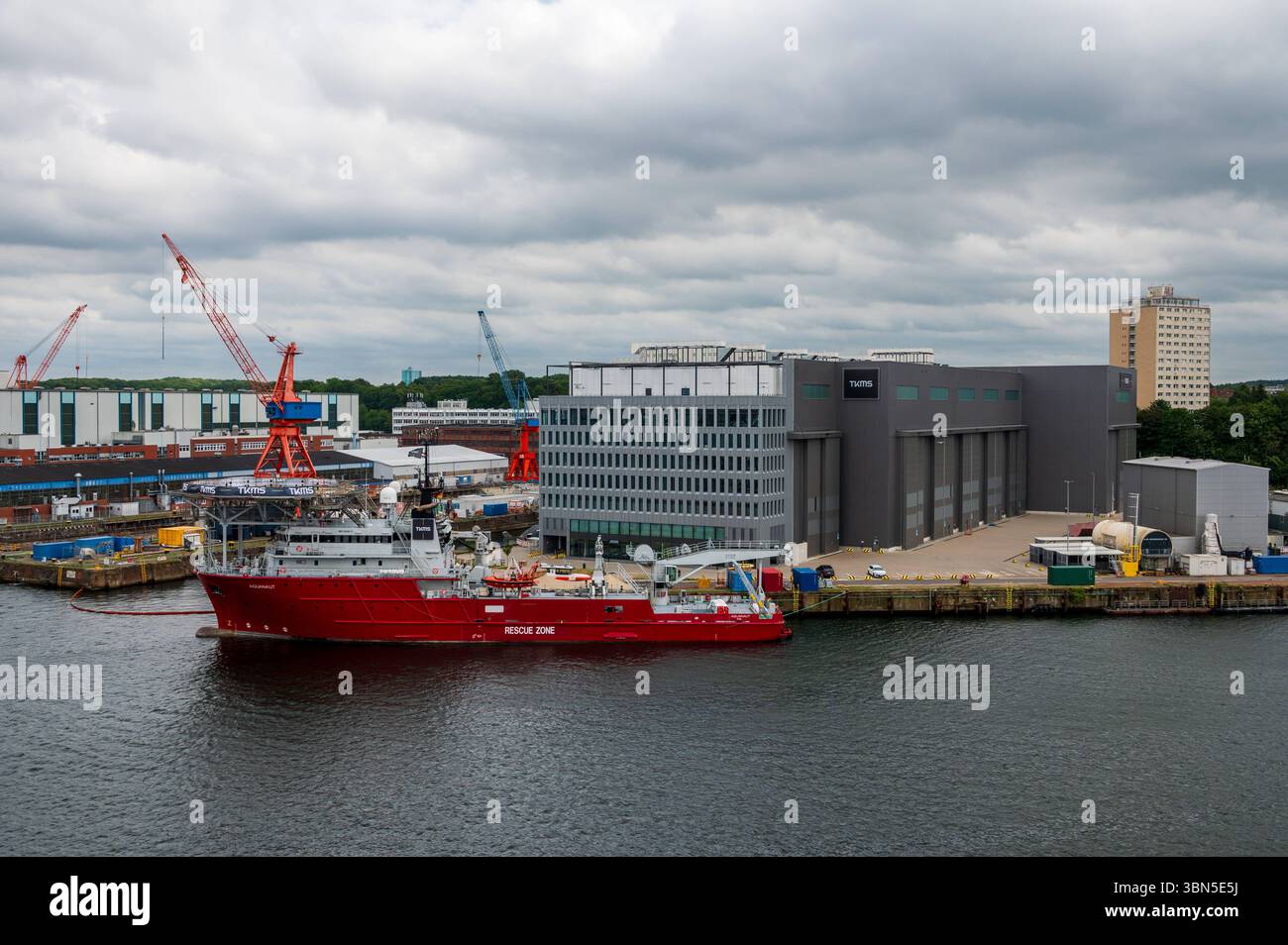 TKMS ehemals TyssenKrupp Marinesystems in Kiel, die neuen Hallen zum ...