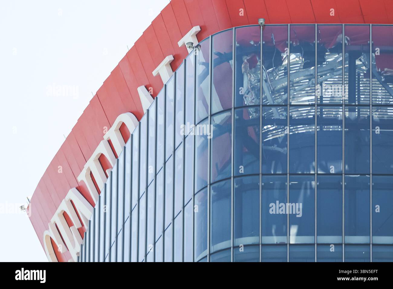 Milan, The collapse of the Generali sign on the Hadid Tower ...