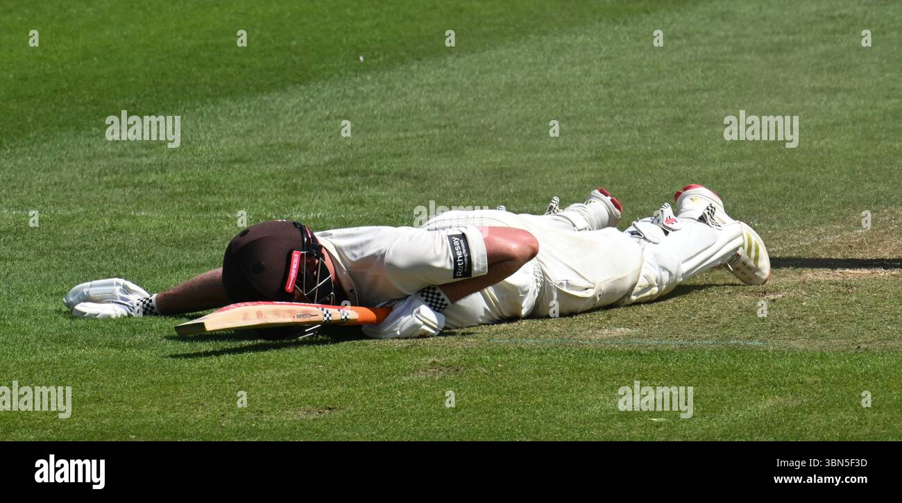 Oval, England. 30 June, 2025. Dom Sibley of Surrey CCC dives in to ...