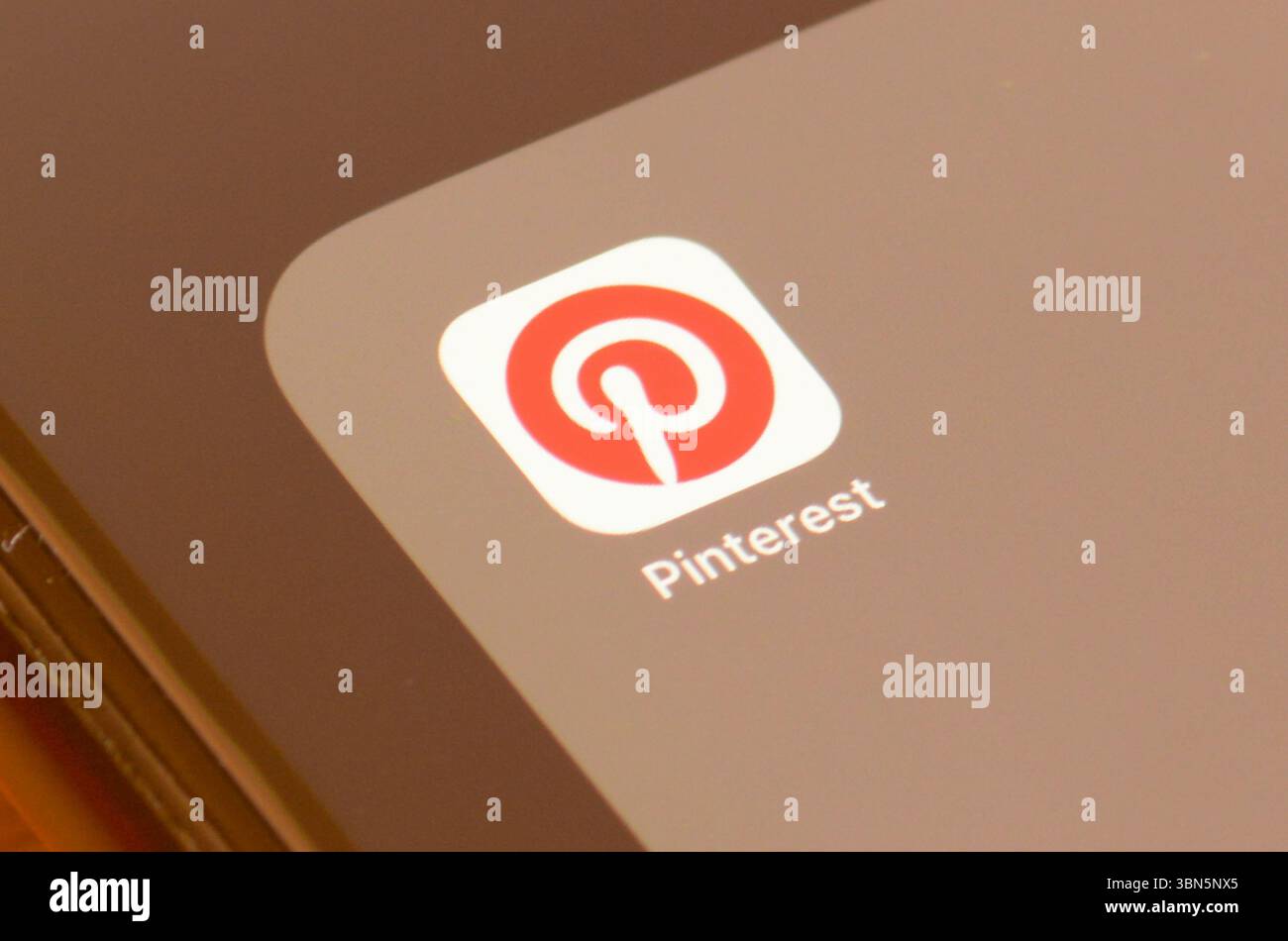 Pinterest app logo on hi-res stock photography and images - Alamy
