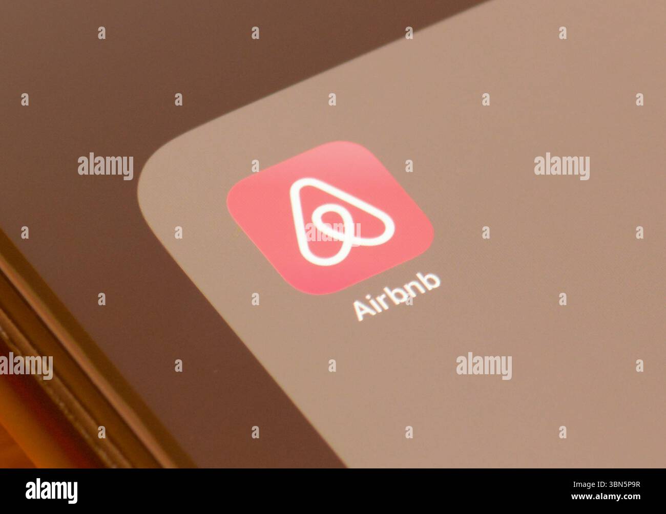 Airbnb application on screen hi-res stock photography and images - Alamy