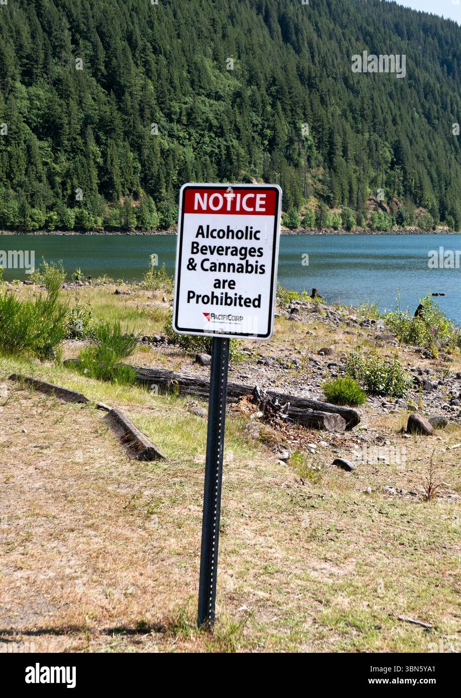 Alcohol cannabis warning sign hi-res stock photography and images - Alamy