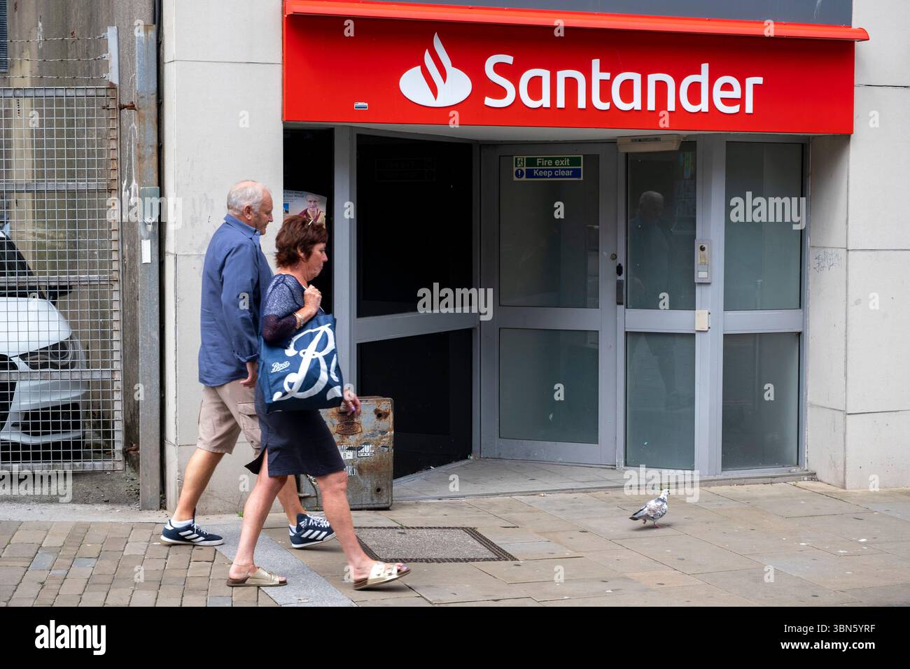 Largest banks in hi-res stock photography and images - Alamy