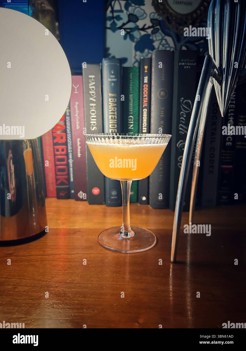 Home bar hi-res stock photography and images - Alamy