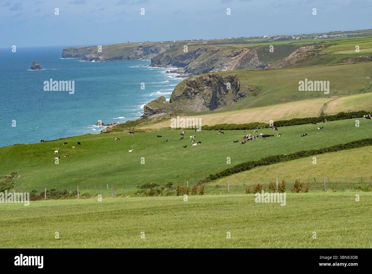 Dramatic clifftop coastal path hi-res stock photography and images - Alamy