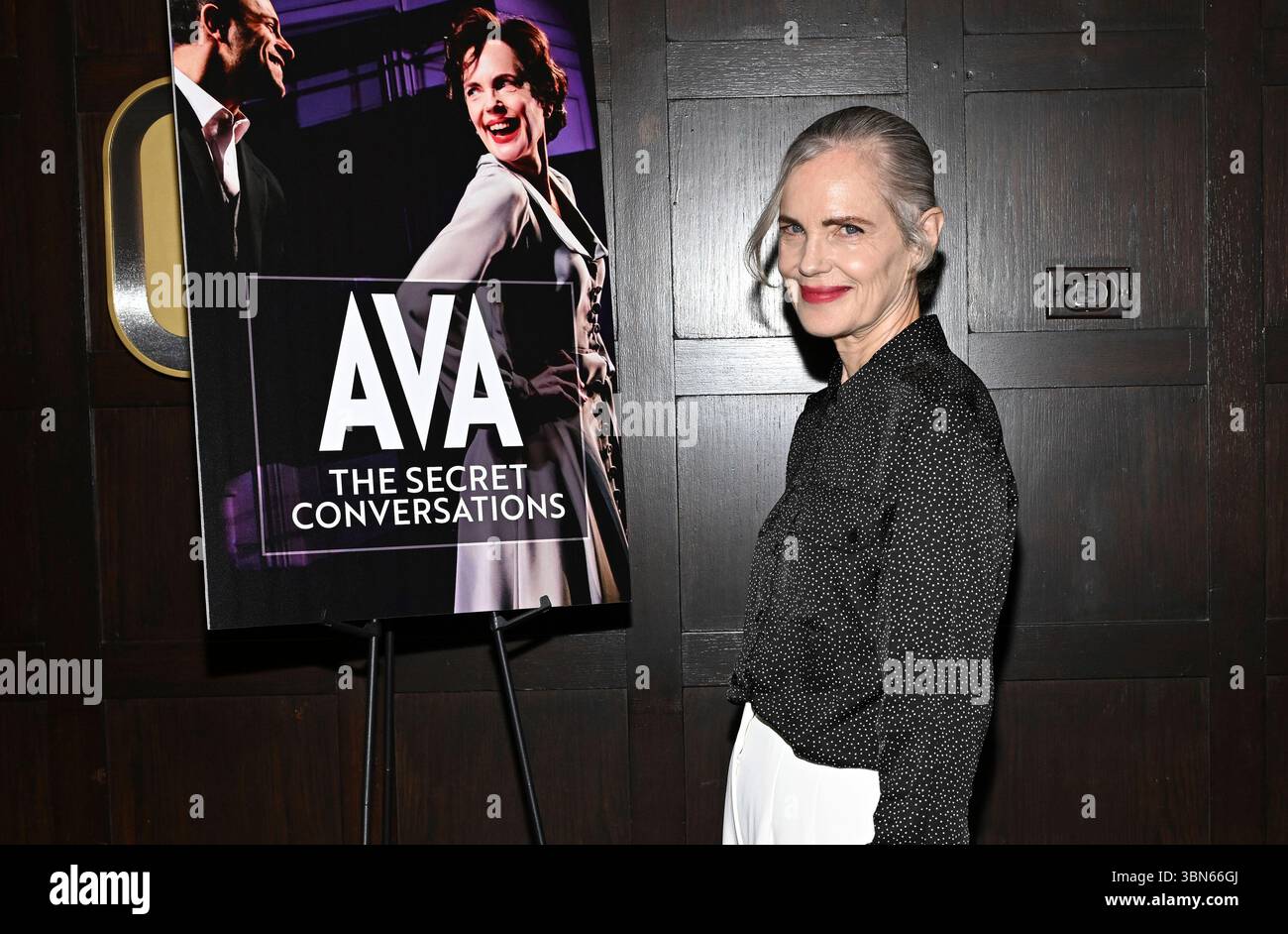 Elizabeth McGovern poses during an "Ava: The Secret Conversations" Off ...