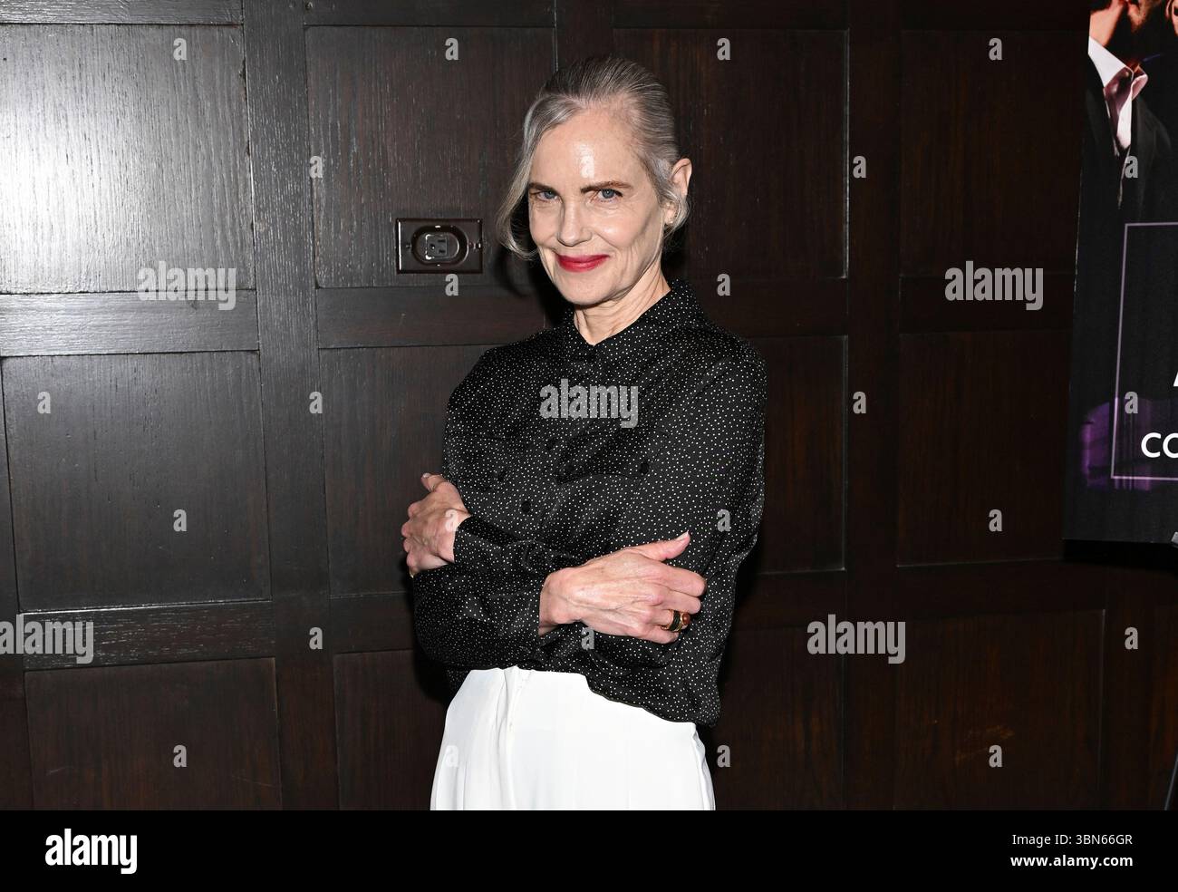 Elizabeth McGovern poses during an "Ava: The Secret Conversations" Off ...