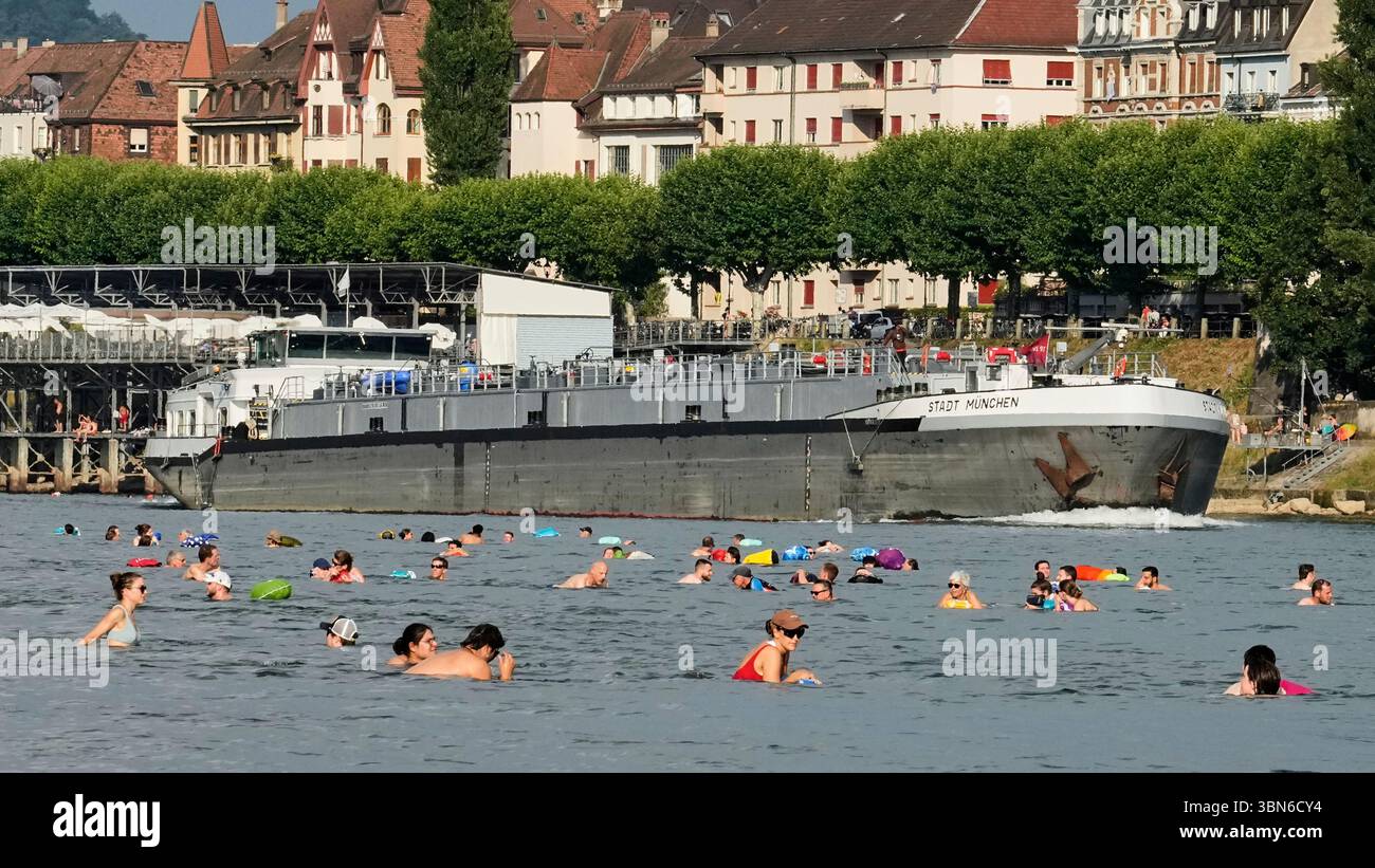 People refresh in the river Rhine during a heat wave in the city center ...