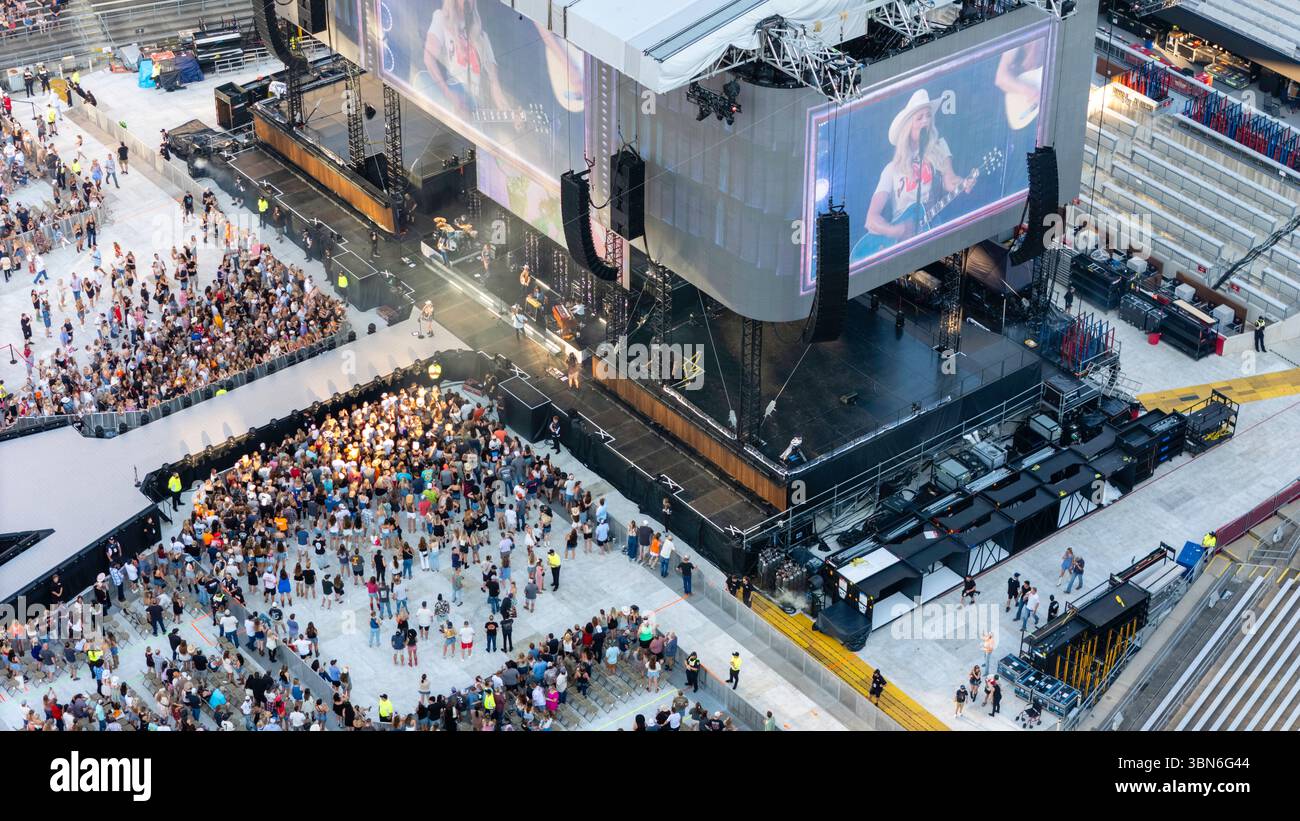 Ella langley hi-res stock photography and images - Alamy