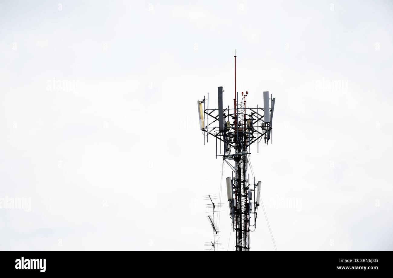 Engineer working on cellular tower hi-res stock photography and images ...
