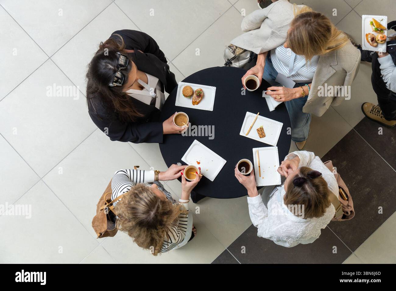 Business lunch meeting aerial hi-res stock photography and images - Alamy
