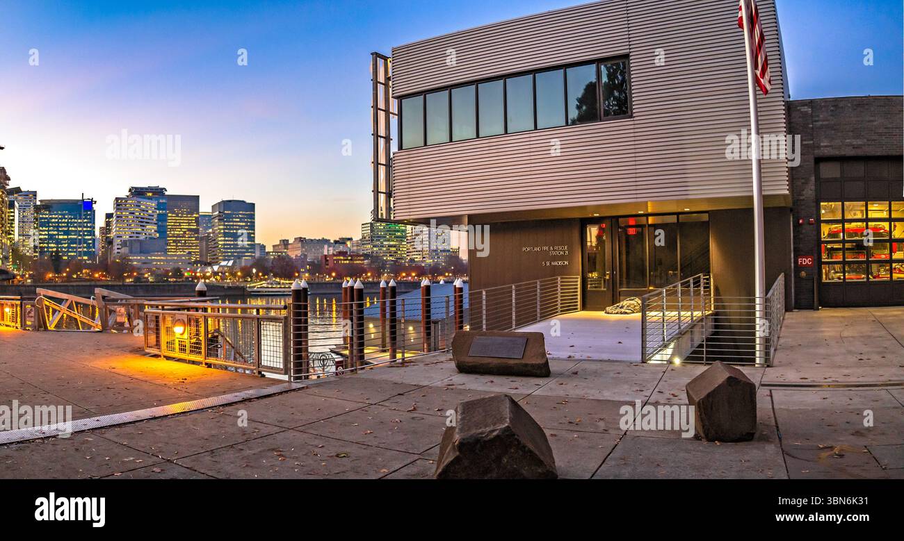 East Bank Esplanade, Portland, Oregon - November 18th 2018: Portland ...