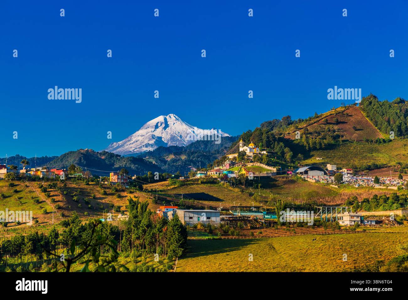 Pico de Orizaba Volcano Stock Photo - Alamy