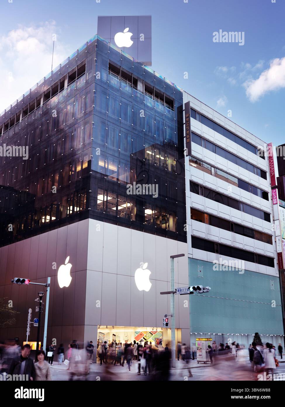 Large Apple store building in Ginza, Tokyo, Japan Stock Photo - Alamy