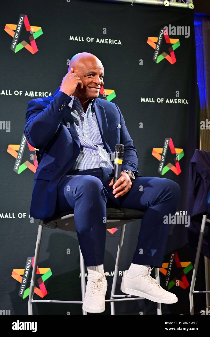 Pro Football Hall of Fame member Warren Moon is featured on panel ...