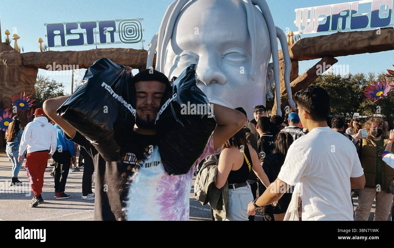 TRAINWRECK: THE ASTROWORLD TRAGEDY, concertgoers at the November 5 ...