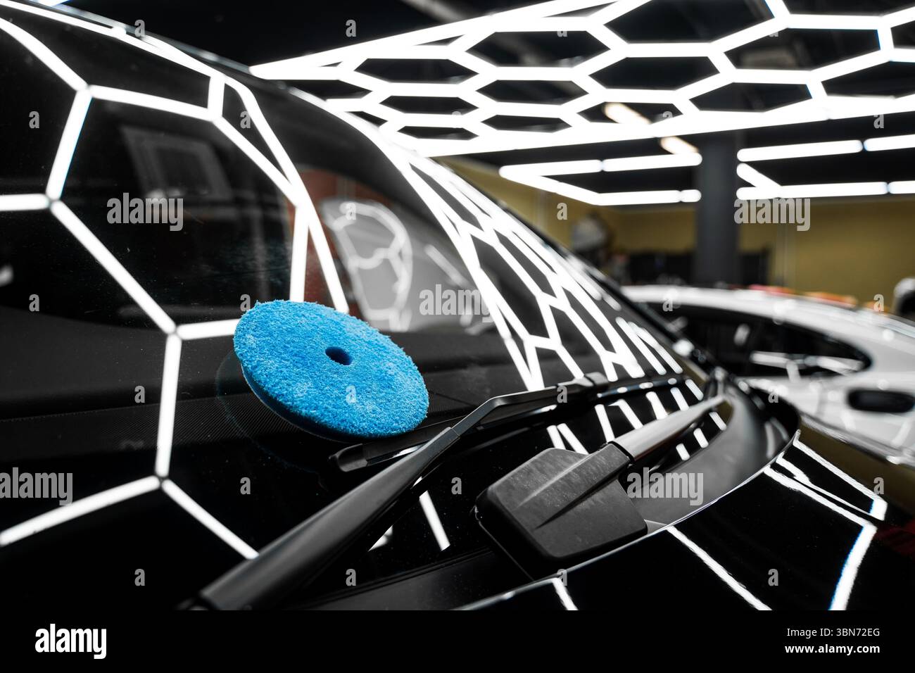 Polishing process for car body and glass in detailing. Blue Polishing ...