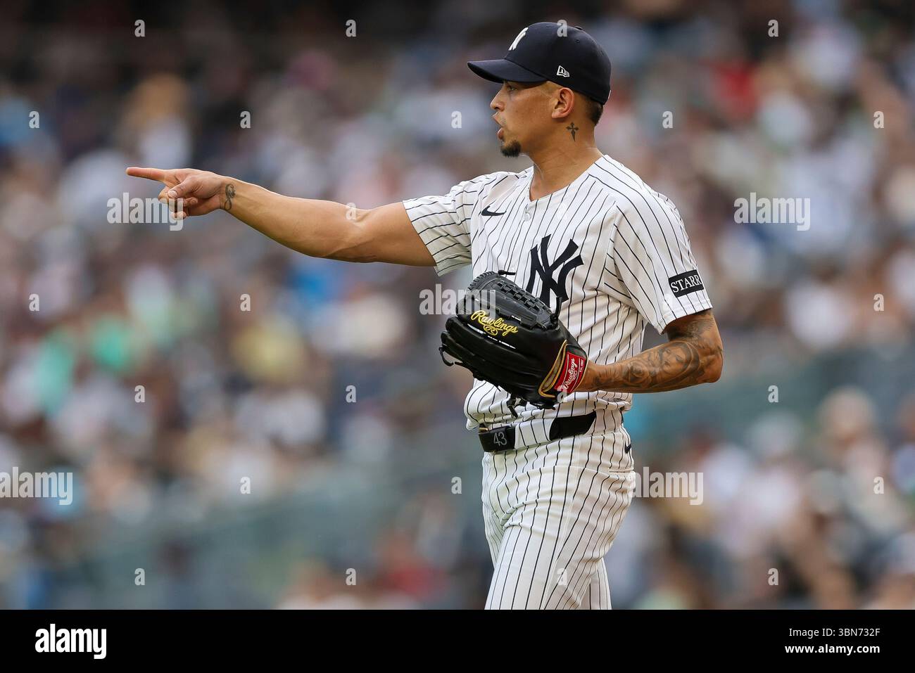 BRONX, NY - JUNE 19: New York Yankees pitcher Jonathan Loáisiga (43 ...